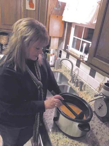 Niles cook dishes up more than just food | News, Sports, Jobs - Tribune ...